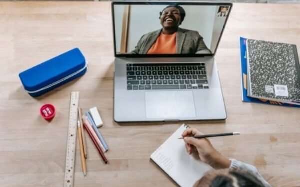 Pourquoi choisir un centre de formation à distance - LocalHost Academy ...